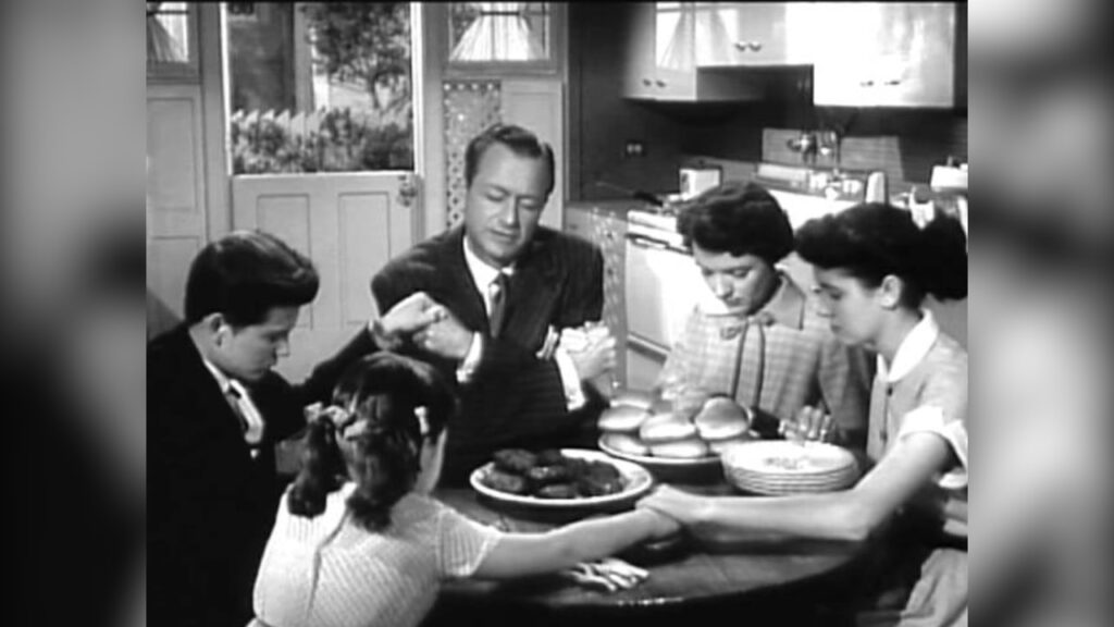 10 Greatest Sitcoms of the 1950s - PeepsTune